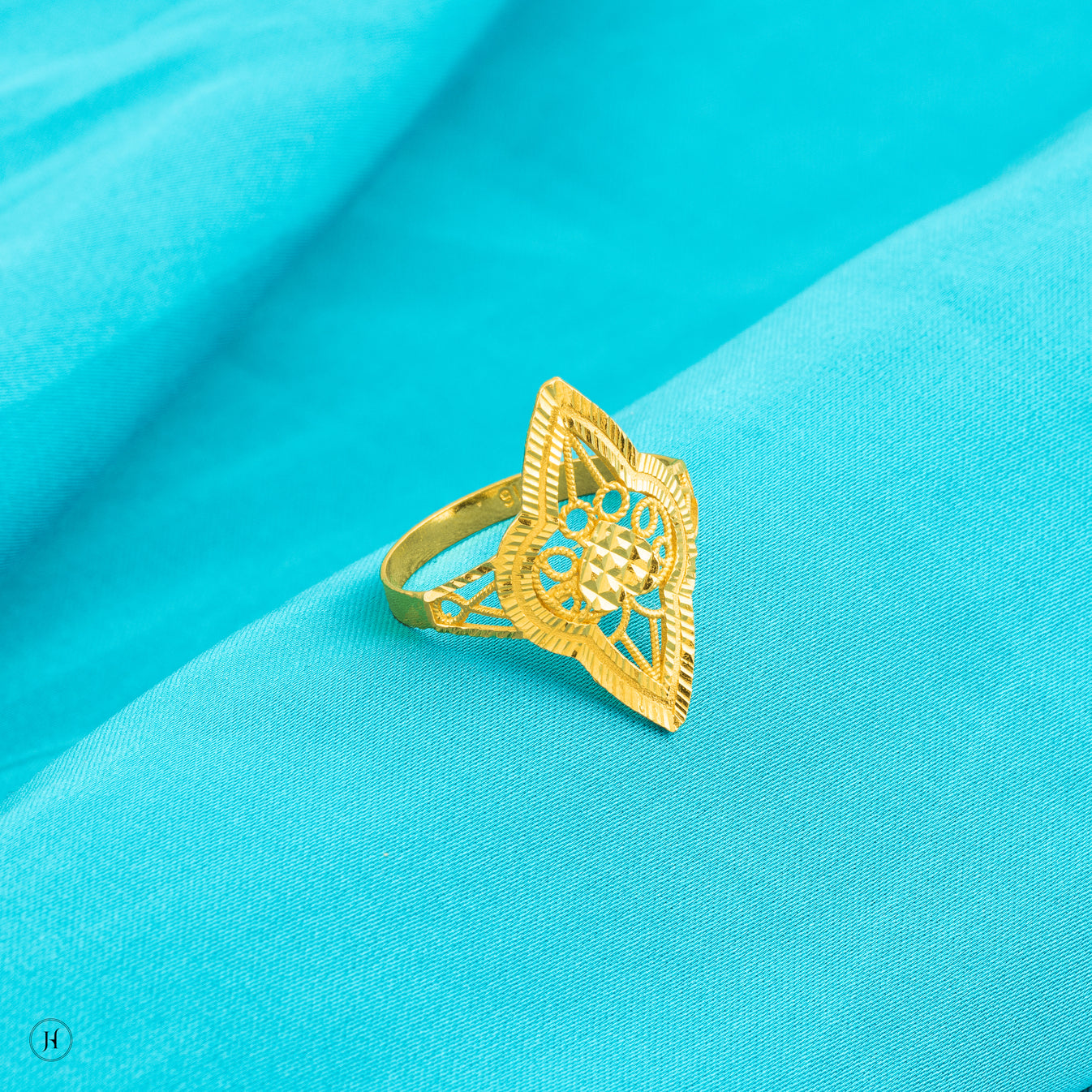 22K Yellow Gold Bahraini Petal-Shaped Ring For Women | Bahraini Gold ...